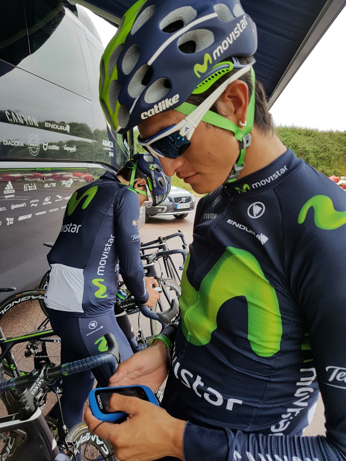 How Movistar Pro Cycling Team Utilizes Garmin Technology | Garmin Blog